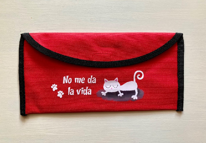 Portadocumentos pequeño de viaje No me da la vida :: Artemanía